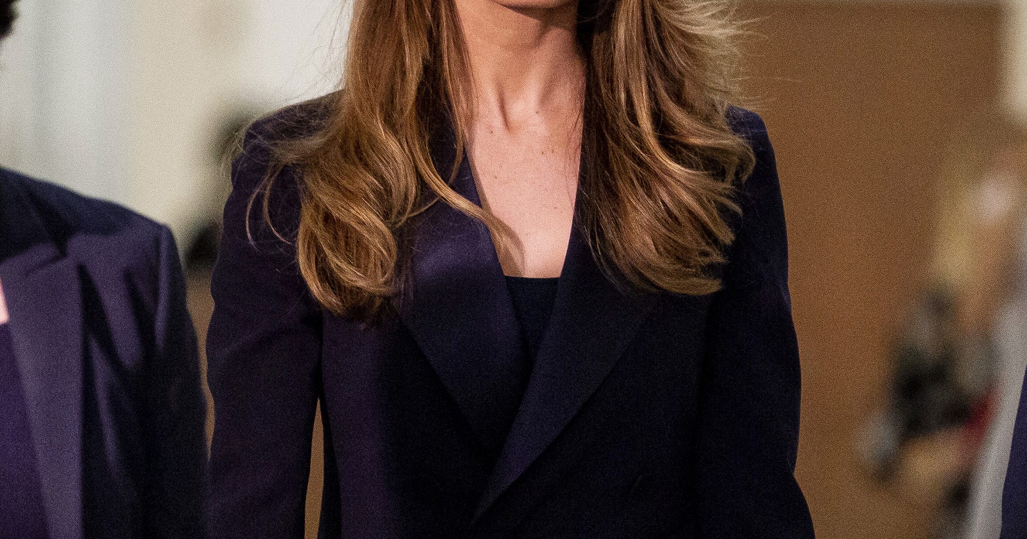 What Hope Hicks Body Language Before Testimony Reveals