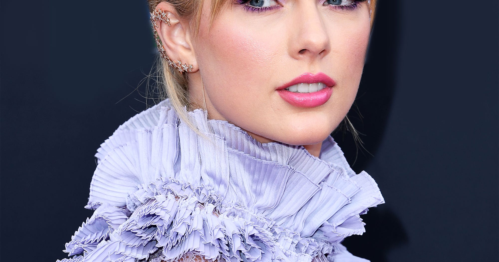 Taylor Swift Rocks Blue-Colored Hair Tips On Ellen Show