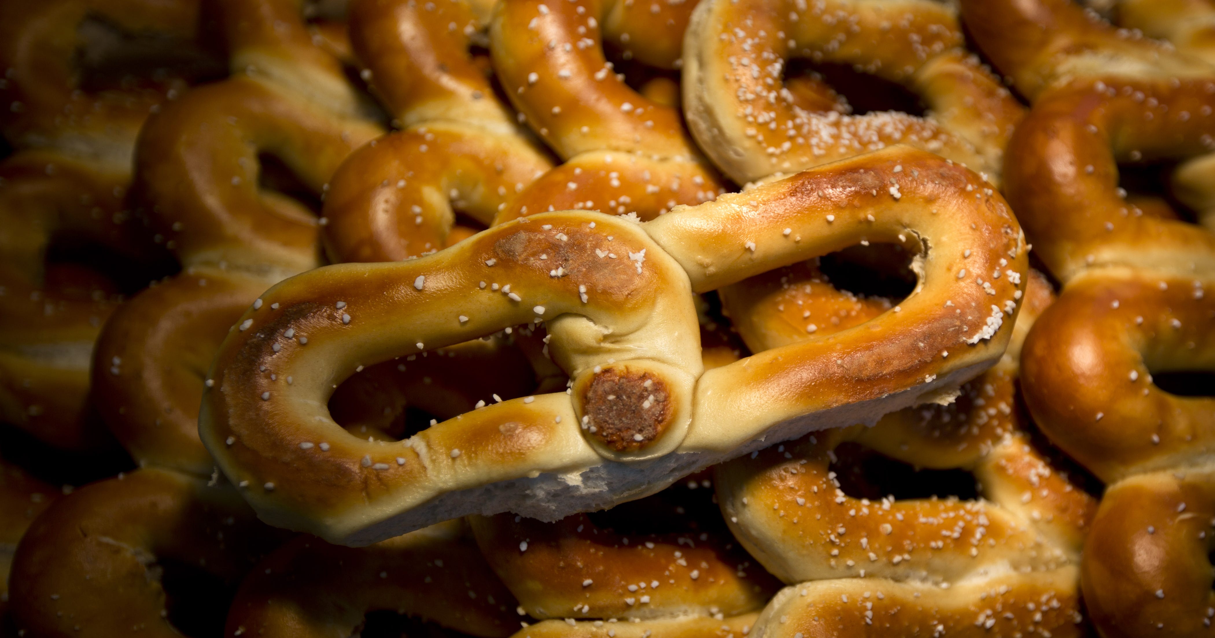 We Would Totally Eat These Hummus-Filled Pretzels
