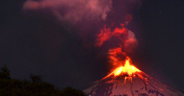 Villarrica Volcano Erupts - Chilean Lava
