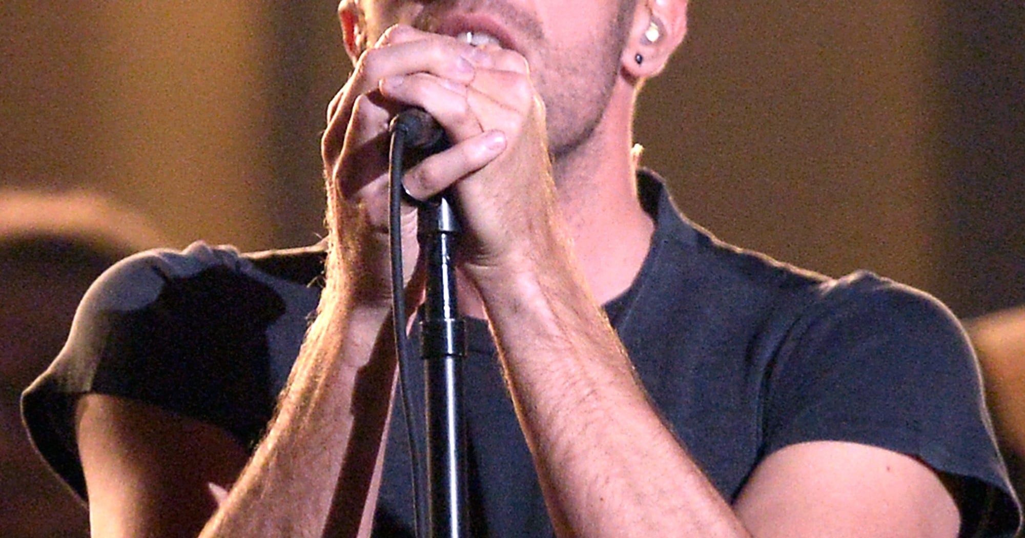 Chris Martin Children On Stage Concert Coldplay