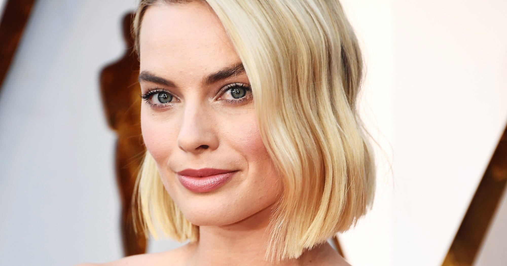 Margot Robbie Shows Off New Lob Haircut At The Oscars