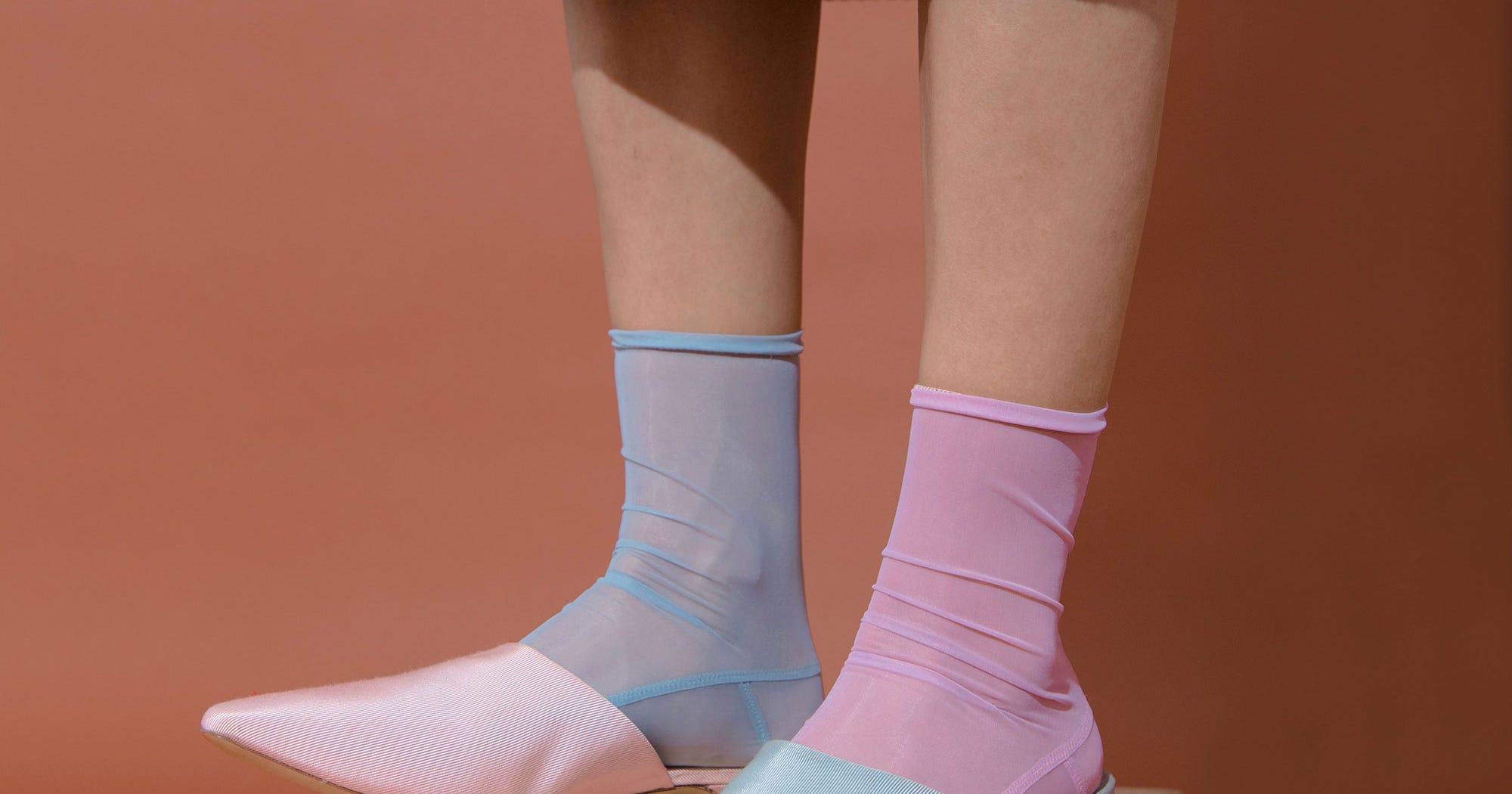 How To Wear Mismatched Shoes Trend Photos