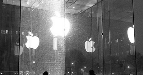 Apple Store NYC - Cube Shatters In Snowstorm Janus
