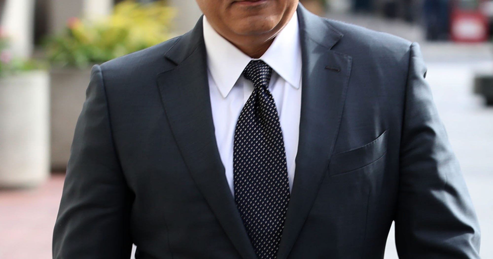 Inside Elizabeth Holmes Sunny Balwani Odd Relationship