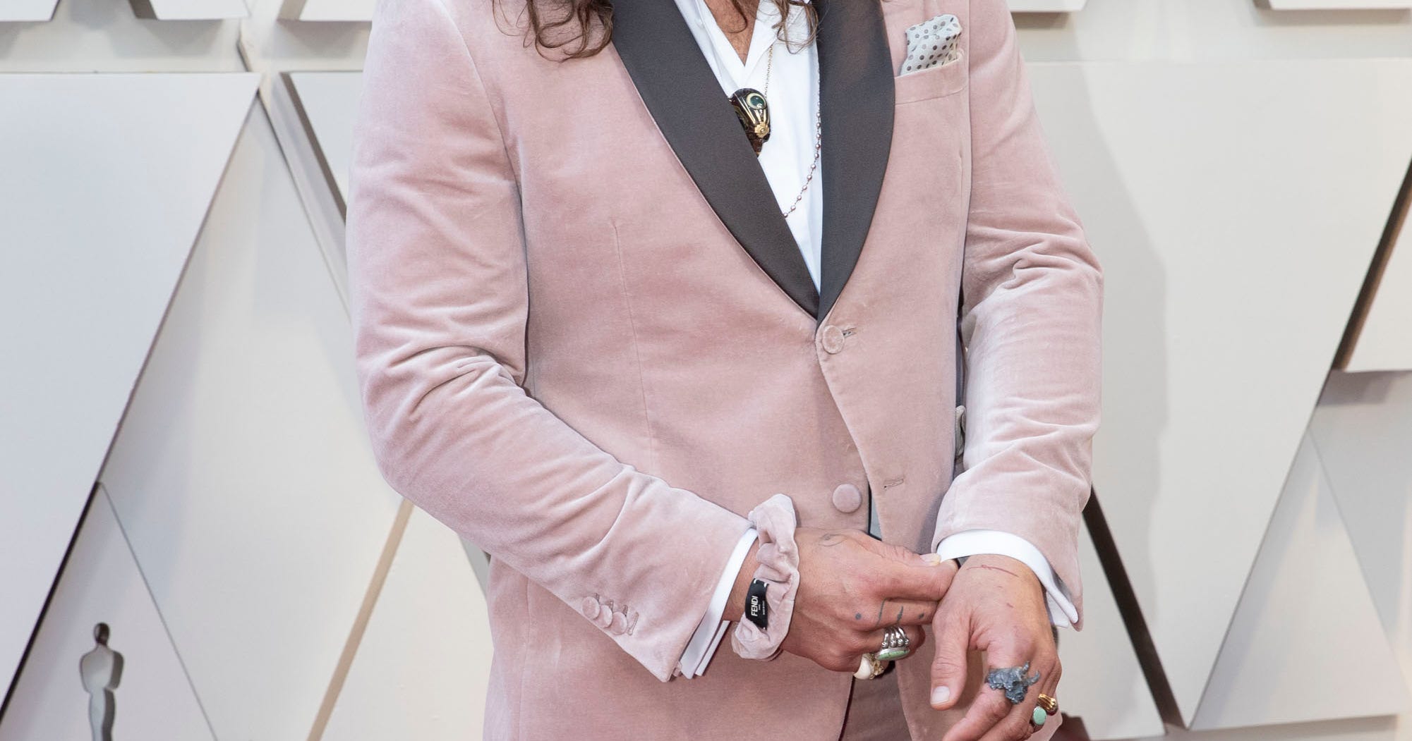 Jason Momoa Pink Scrunchie Is Not Only An Oscars Thing