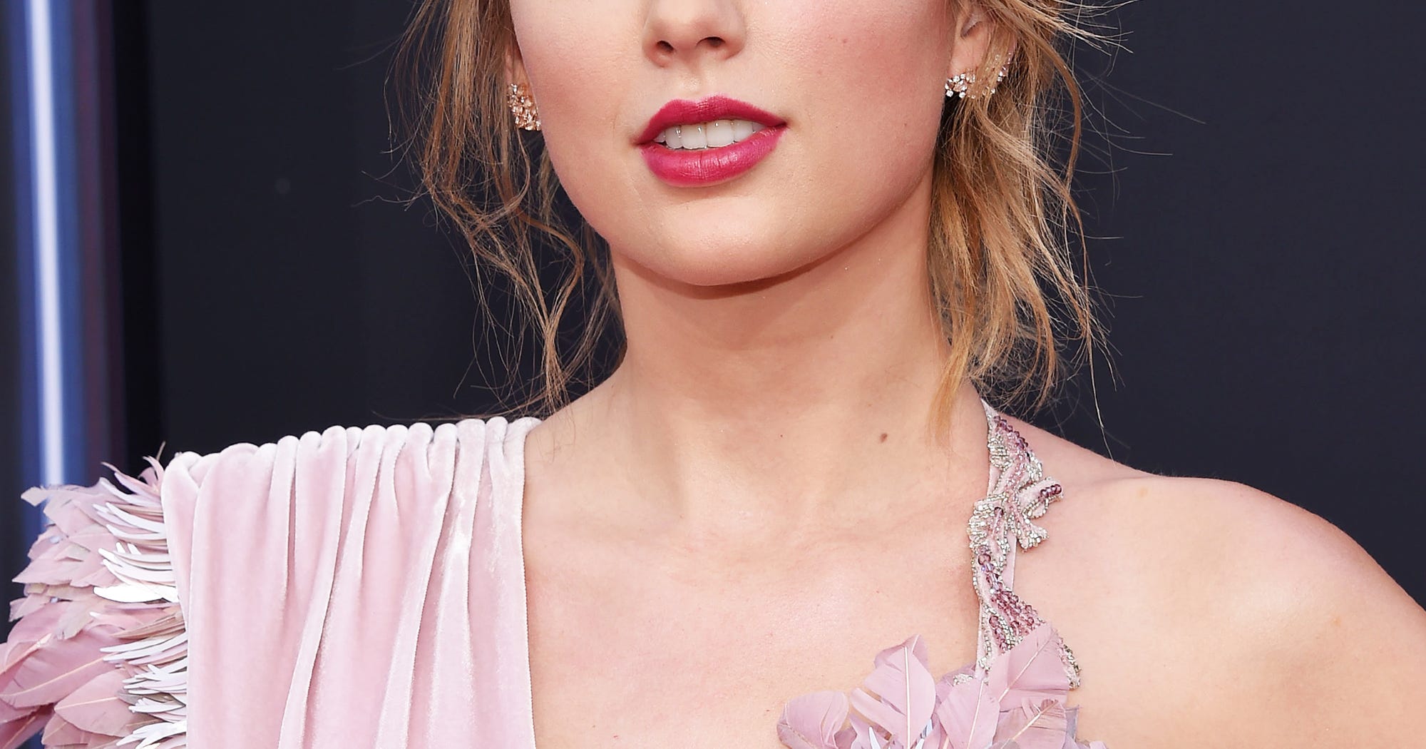 Celebrities Match Their Makeup To Outfits At The BBMAs