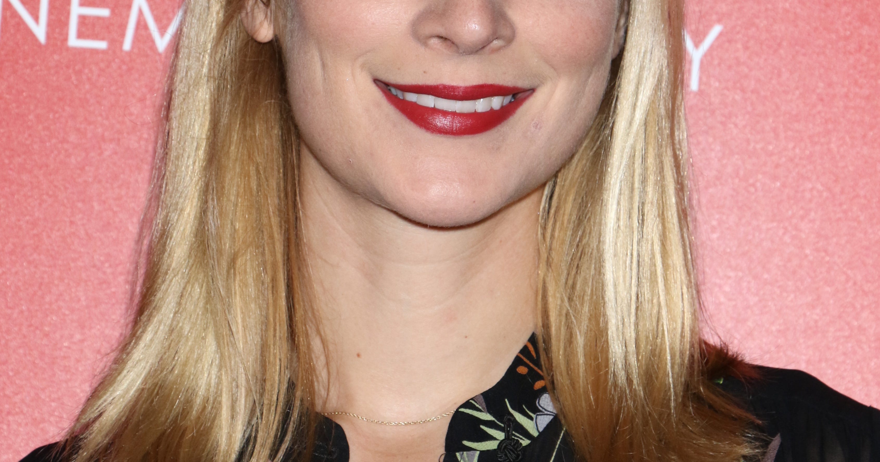 UnREAL Casts First Woman Suitor Beats Bachelor