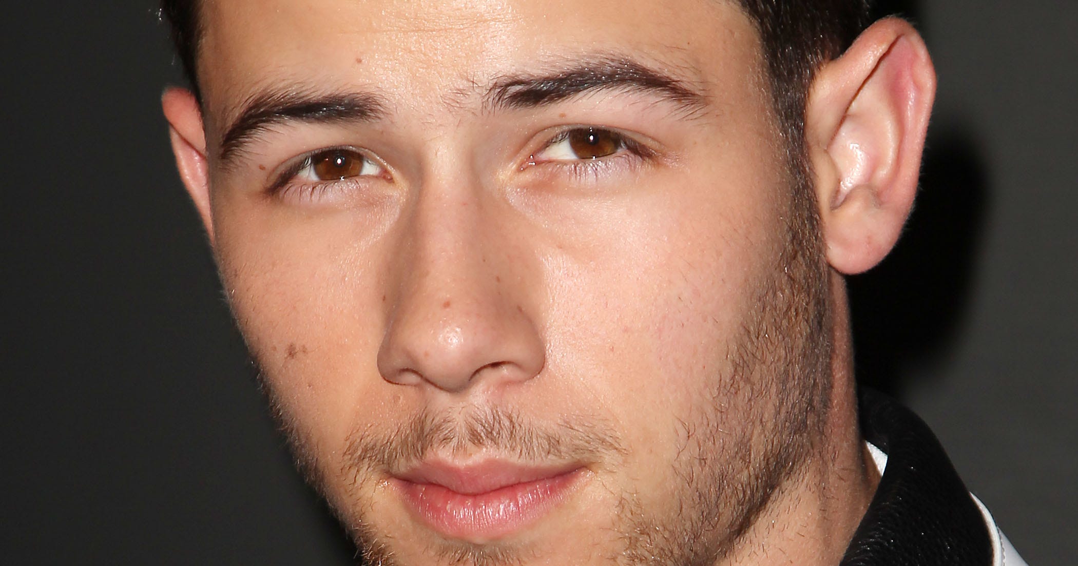 Nick Jonas Photobombs Mom Vacation Selfie Hawaii