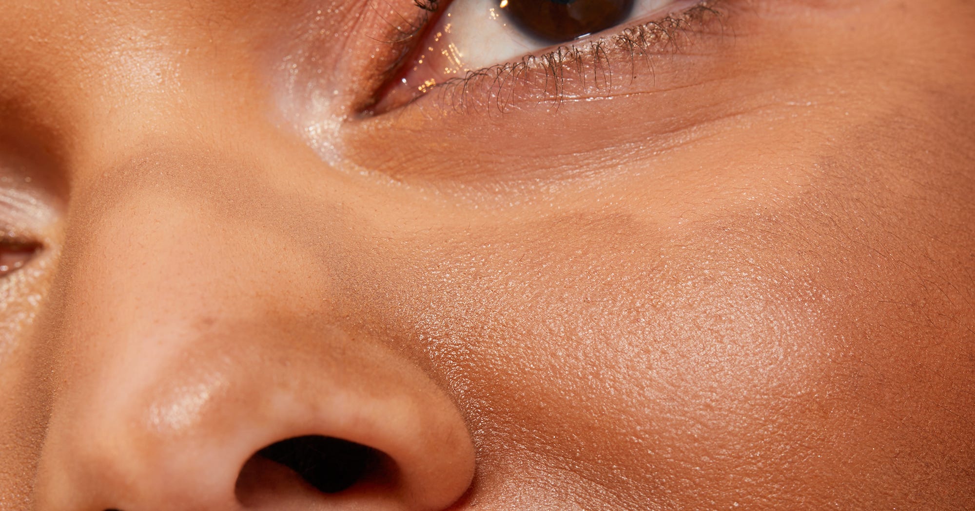 Does Castor Oil Work For Eyebrow And Eyelash Growth?