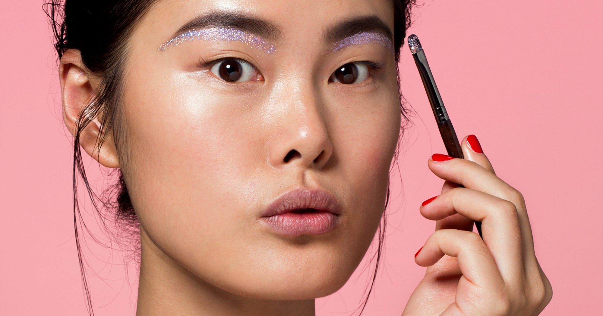 Bold Eyebrows Trends Photos - Feathered Brow Glitter