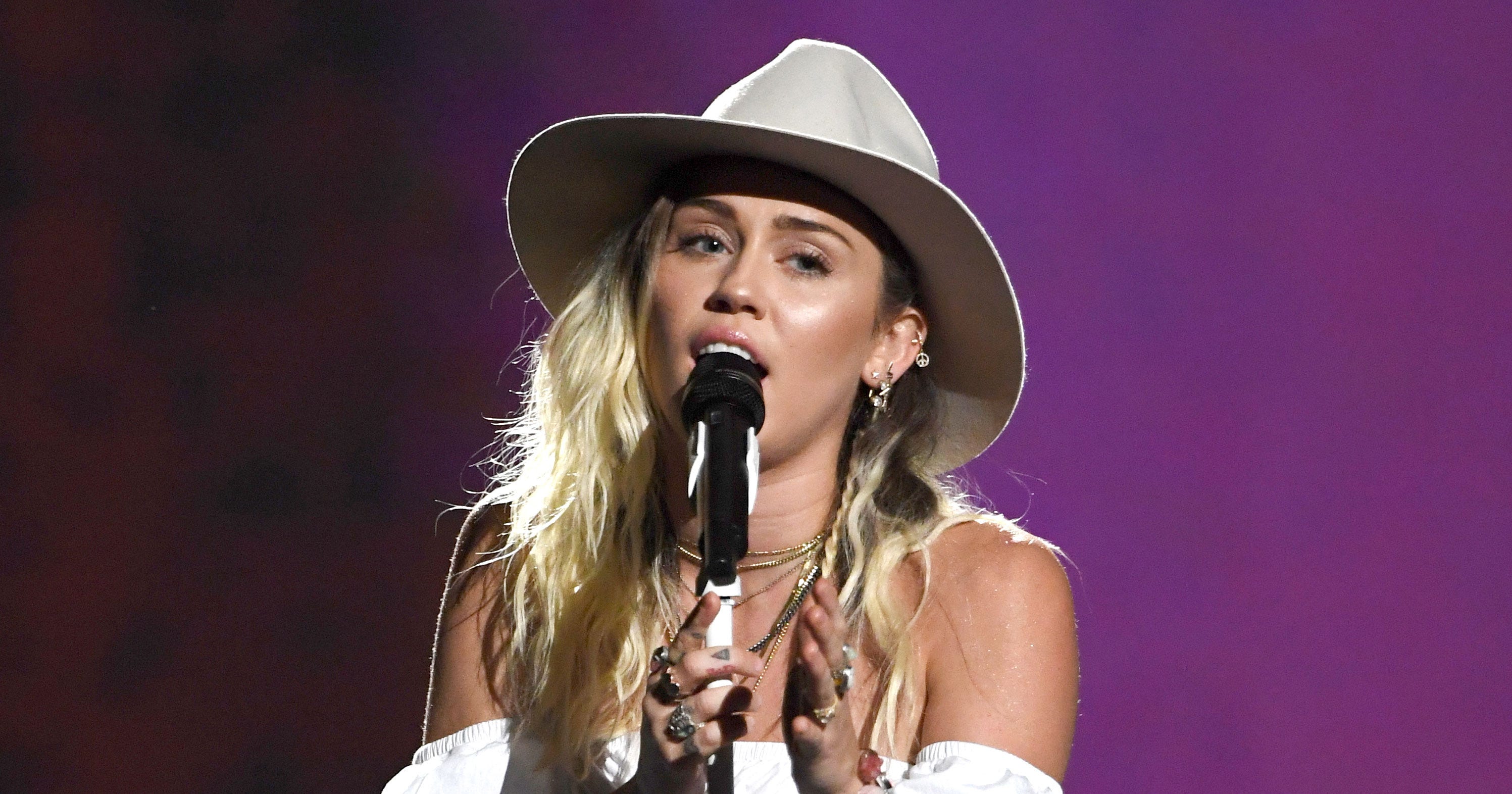 Miley Cyrus Crying Malibu Moving Performance BBMAs 2017