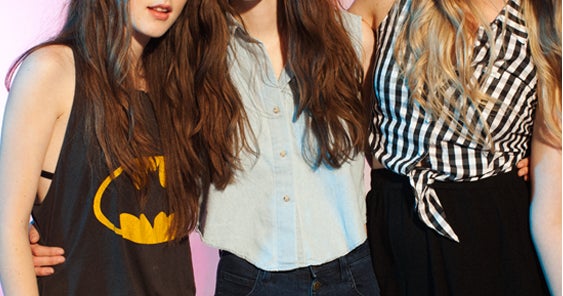 The Sisters Of Haim Love Fanny Packs!