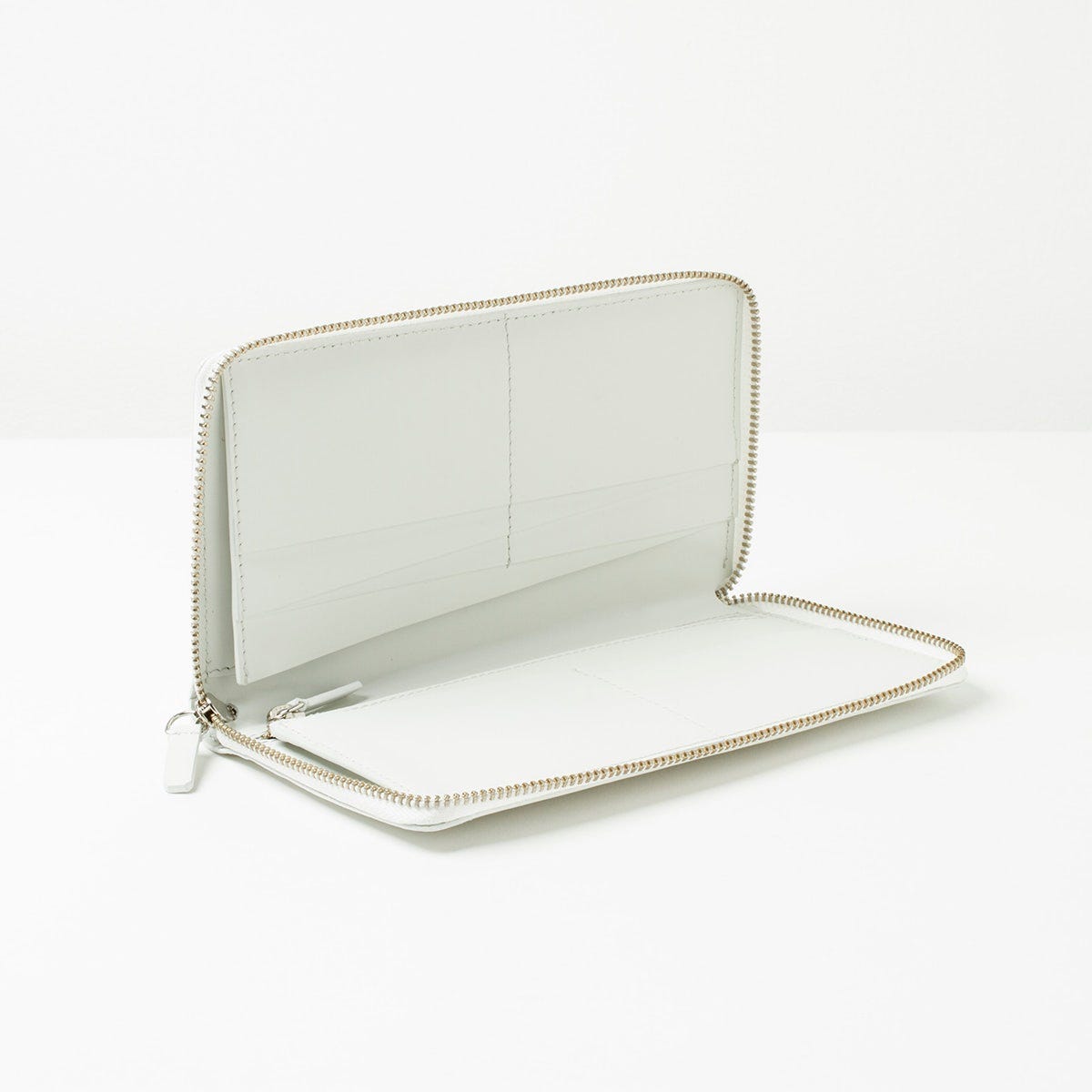 Everlane + The Slim Zip Wallet