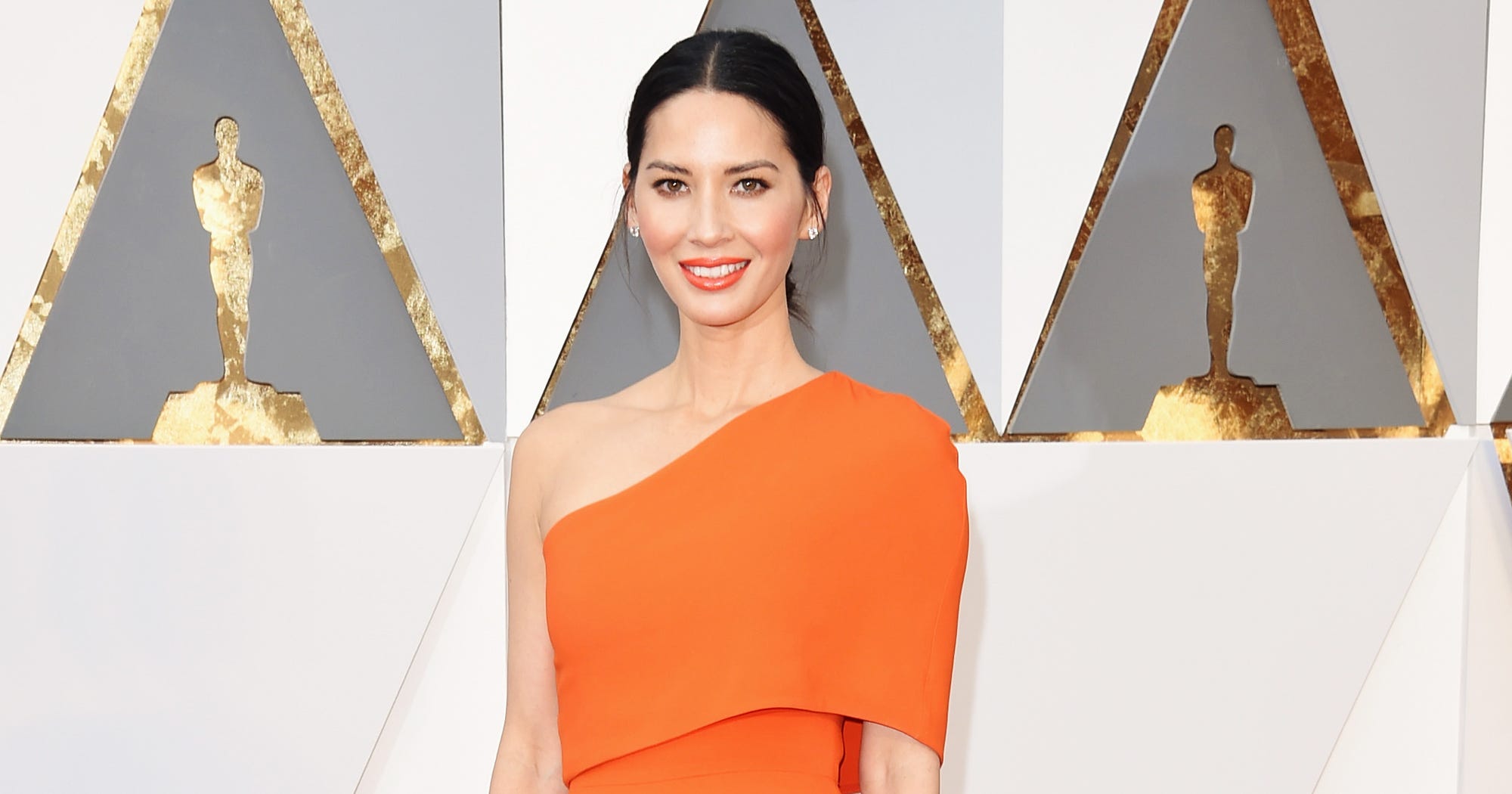 Oscars Interview Olivia Munn Red Carpet Swords