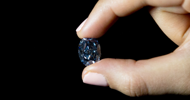 Blue Diamond Sothebys Auction Worlds Largest, Perfect
