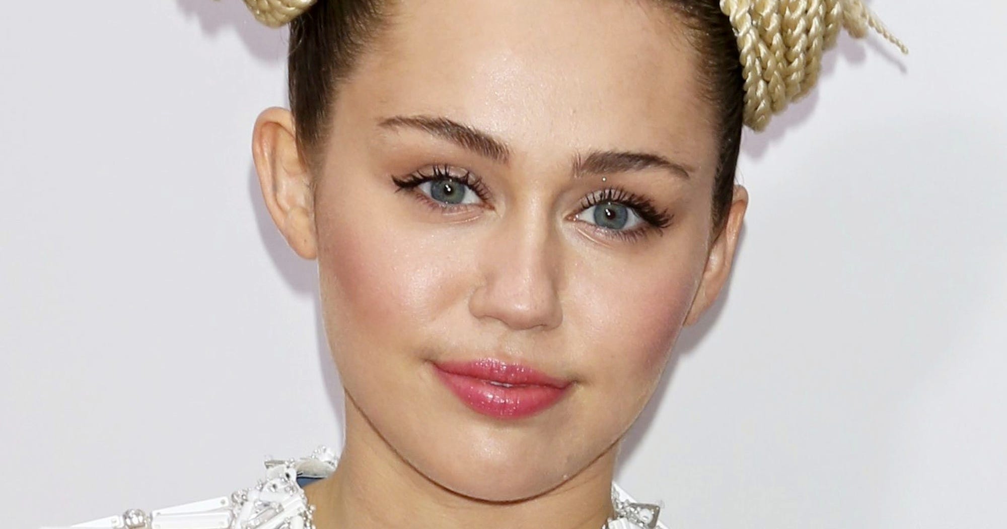 Miley Cyrus Hair Dyeing Lesson
