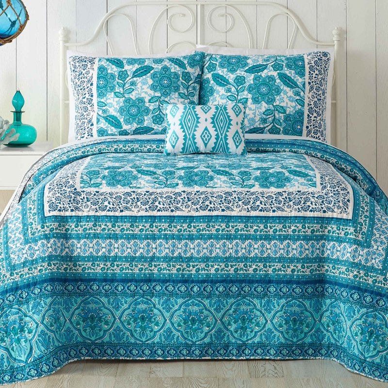 Jessica Simpson + Flora Reversible Quilt